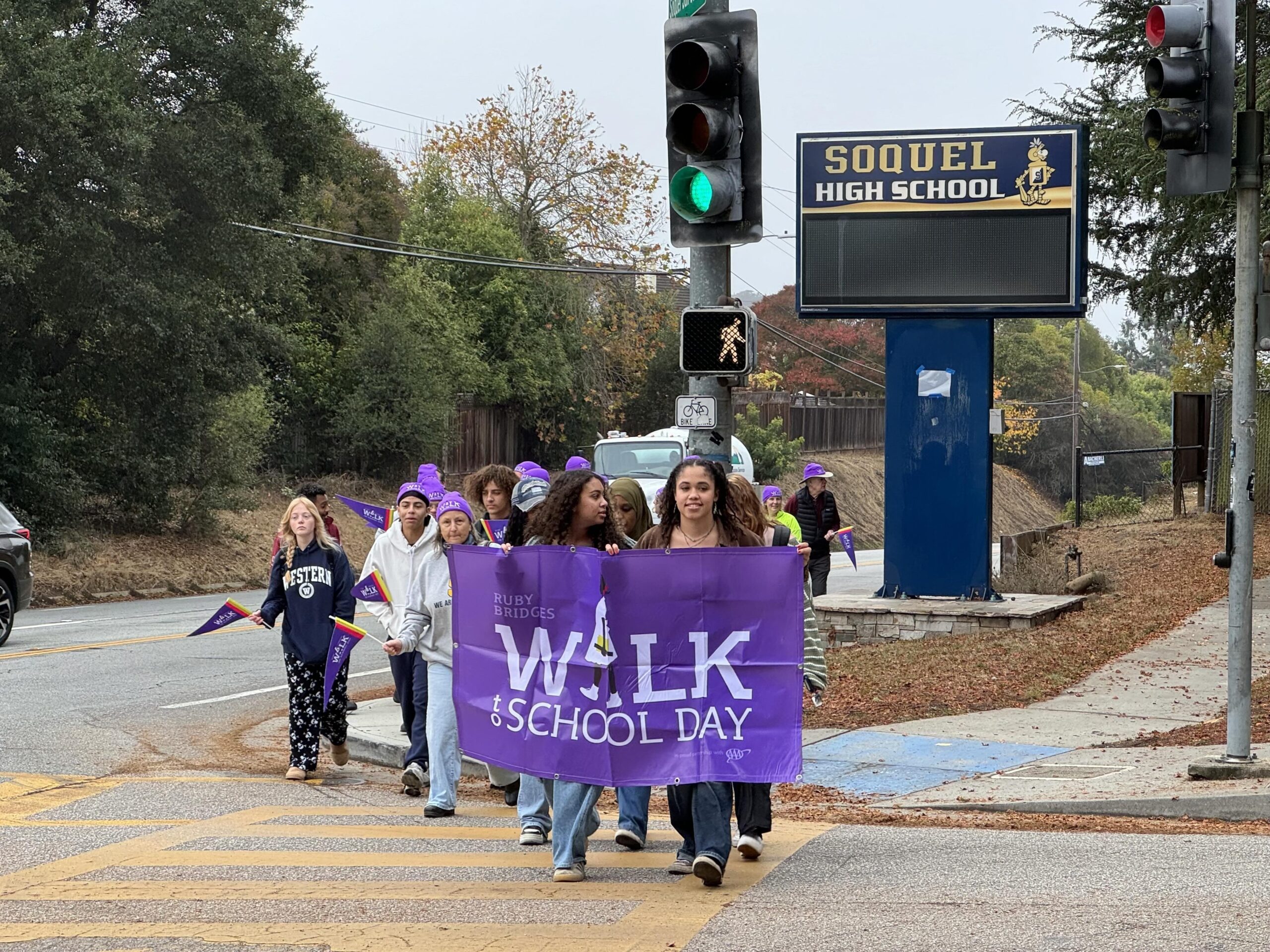 La BSU del condado organiza el día de caminata a la escuela en Ruby ...